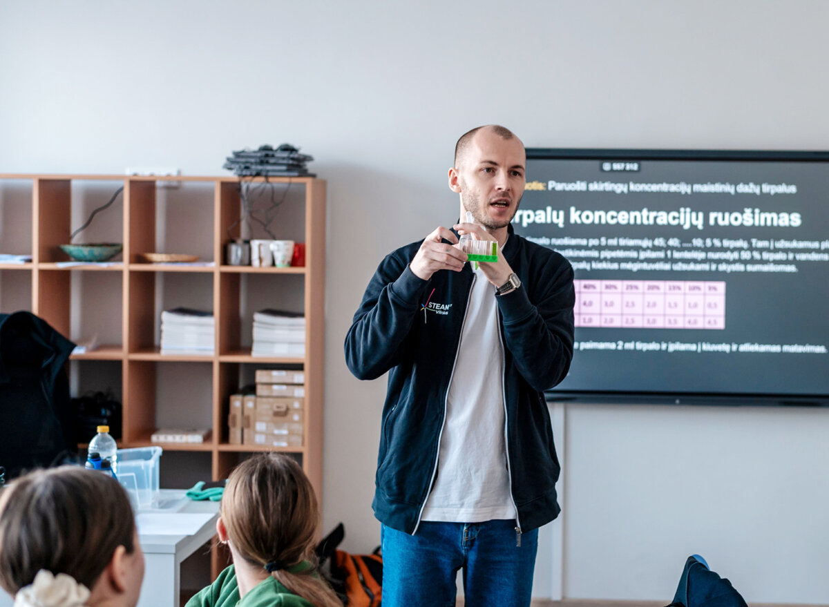 Inovatyviausias gamtos mokslų mokytojas Rokas Bėliakas: "Mokinys turi ...